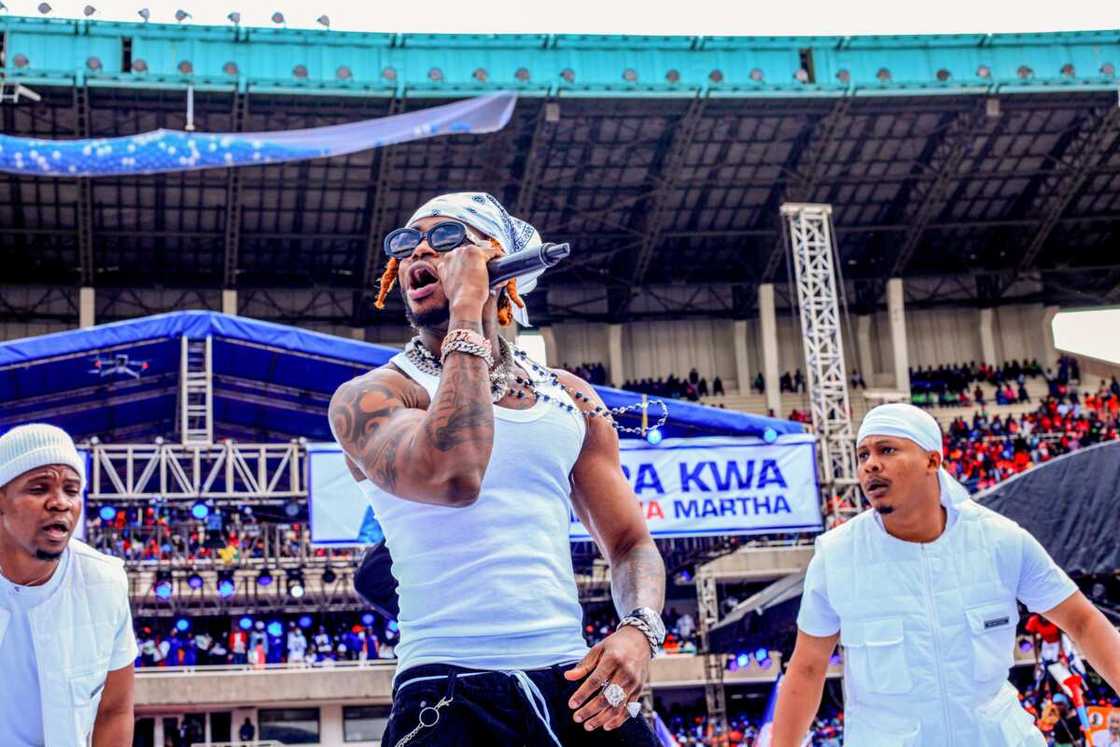 33 popular black male singers of today to add to your playlist - Legit.ng