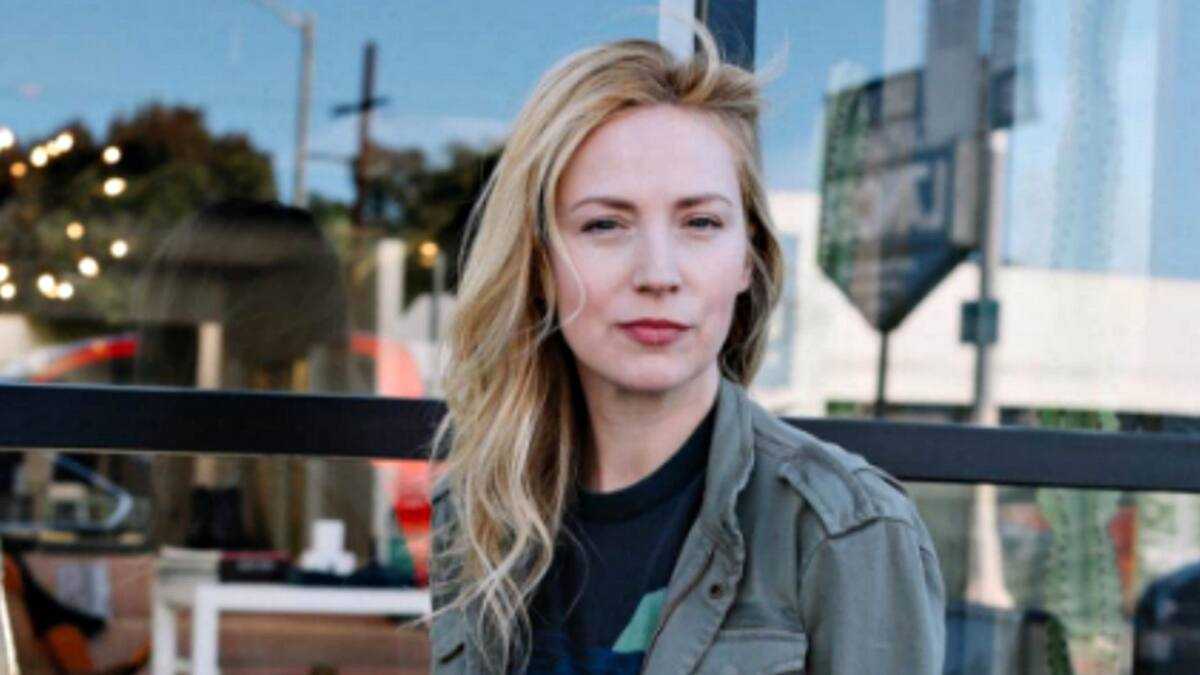 Beth Riesgraf bio: height, measurements, husband, son, net worth - Legit.ng