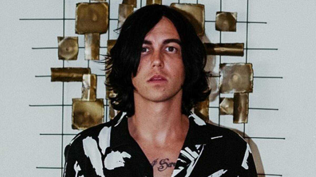 Kellin Quinn bio: Age, height, net worth, career, wife, daughter - Legit.ng