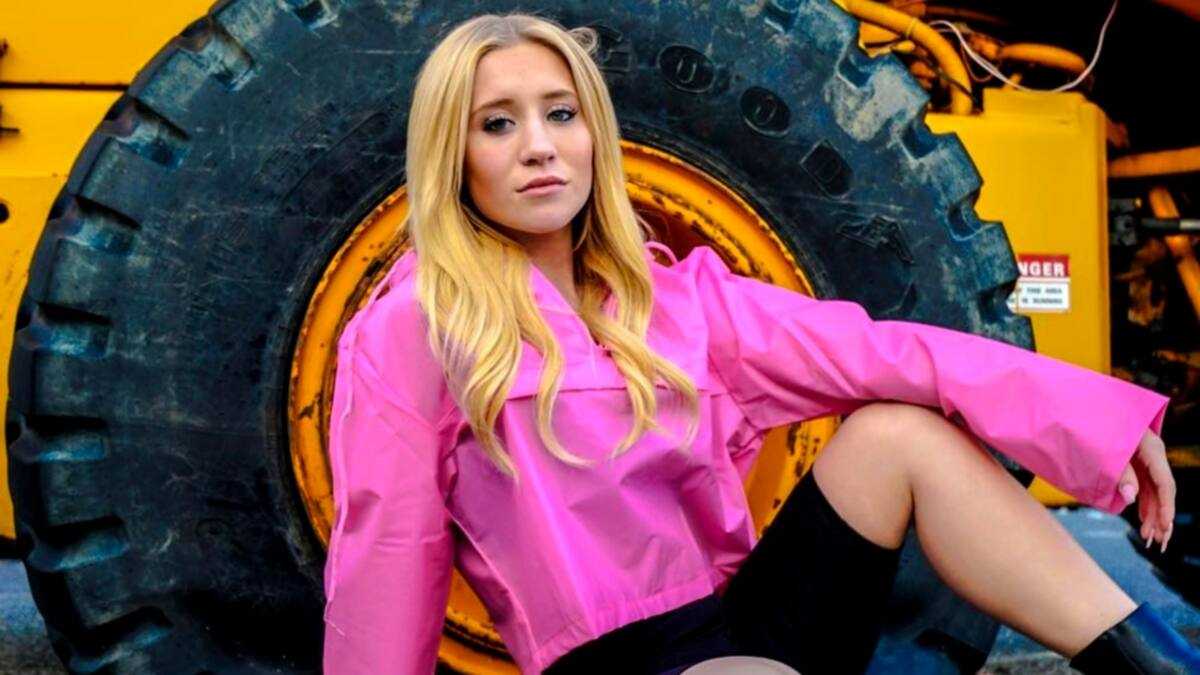 Lizzy Wurst biography: Age, height, mom, boyfriend, net worth - Legit.ng