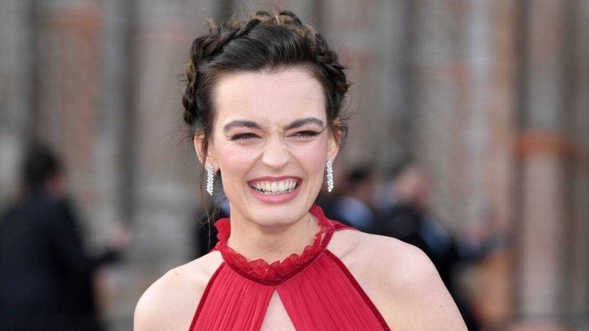 Emma Mackey bio: Age, height, net worth, movies and TV shows - Legit.ng