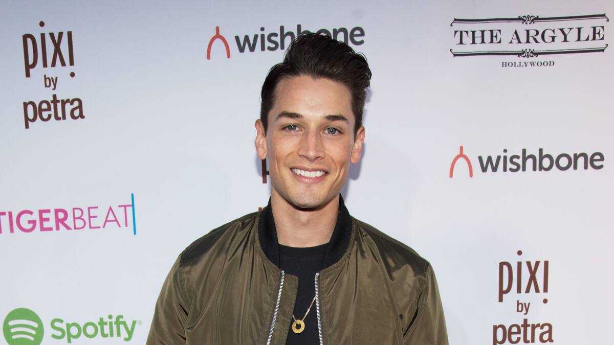 Andrew Gray’s biography: age, height, birthday, partner, net worth ...