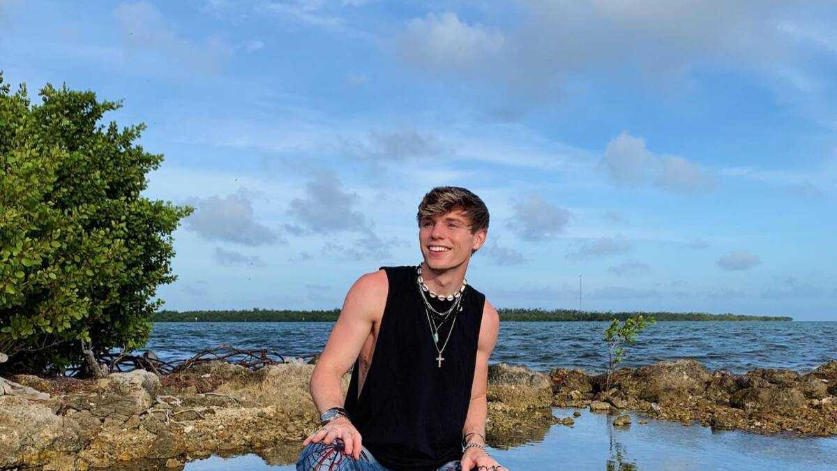 Jonas Bridges’ biography: age, girlfriend, net worth, grandfather ...