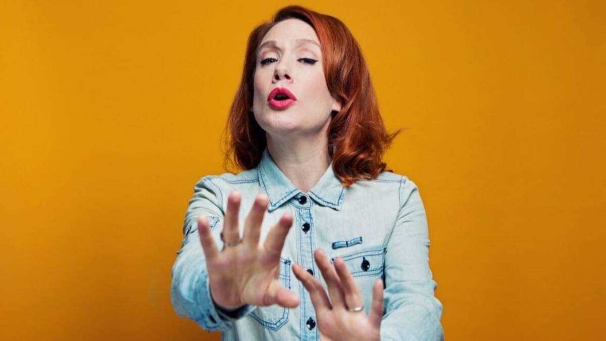Comedian Sara Barron's biography: age, nationality, husband, career ...