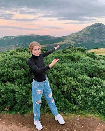 Mia Maples' biography: age, height, real name, net worth, boyfriend ...