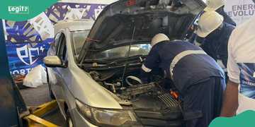 Nigerians Rush To FG's Designated Locations For Free Conversion of Petrol Vehicles to CNG - Legit.ng