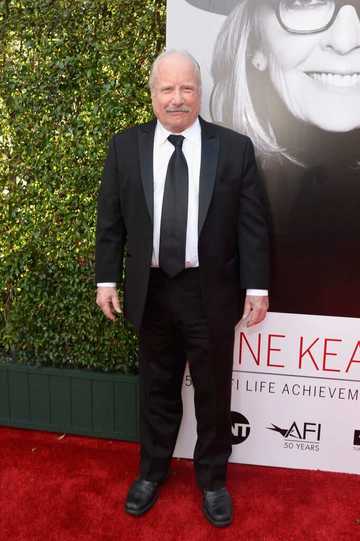 Short actors: 30 famous celebrities who are well under 6 feet - Legit.ng