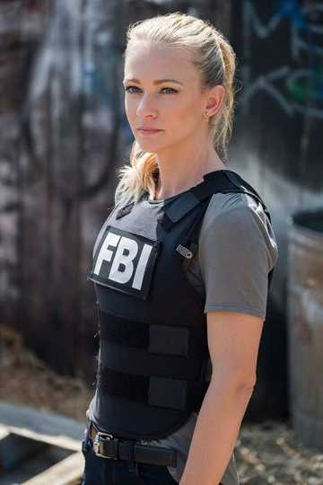 A. J. Cook bio: Age, height, husband, net worth, movies and TV shows ...
