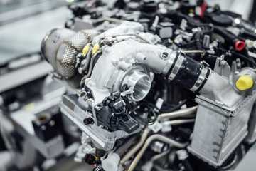 How F1 engines work and their evolution from V10S to hybrid power units ...