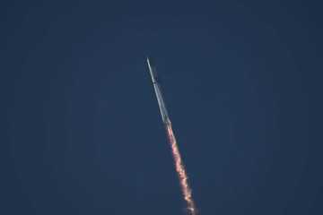 SpaceX Starship, world's biggest rocket, explodes during first flight ...