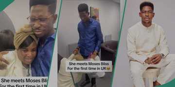 Moses Bliss: Another Lady Kneels, Sheds Tears After Meeting Singer in ...