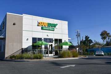 What was the first fast-food restaurant? 15 earliest fast food chains ...