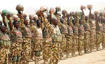Nigerian army uniform types and colours - Legit.ng