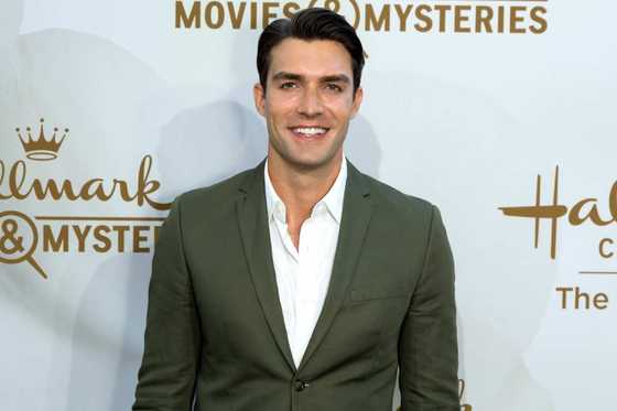 33 male Hallmark actors: The channel’s most popular leading men - Legit.ng