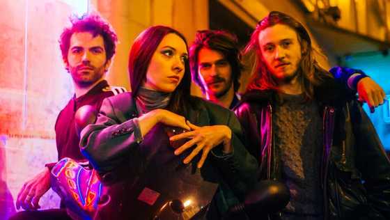 Biographie de Simone Ringer: Sa vie, ses chansons et le groupe Minuit ...