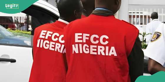 EFCC Cracks Down on Vote Buying in Anambra, Photos Emerge - Legit.ng