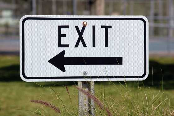 Guide on Nigerian traffic signs, road markings, and traffic light ...