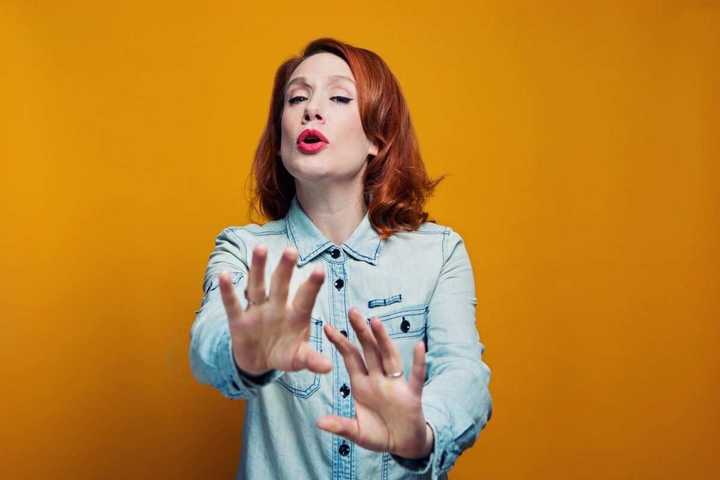 Comedian Sara Barron's biography: age, nationality, husband, career ...