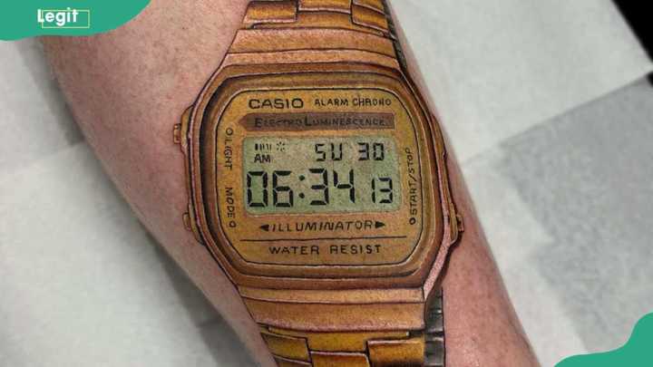 30 uniquely timeless clock tattoo designs and what they mean - Legit.ng