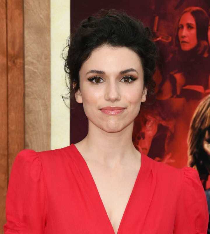 Grace Fulton biography: age, height, net worth, movies and TV shows ...