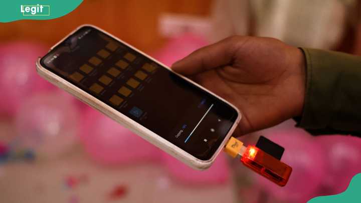What is OTG in phone settings? The function and how to use it - Legit.ng
