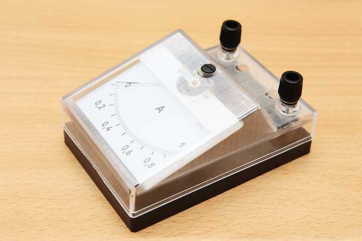 25 most common laboratory equipment and their uses with pictures - Legit.ng