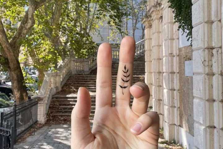 80 fascinating finger tattoo ideas for men and women to try - Legit.ng