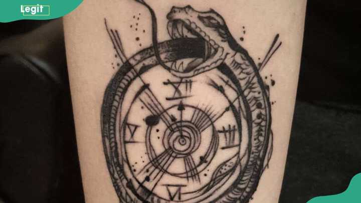 30 uniquely timeless clock tattoo designs and what they mean - Legit.ng