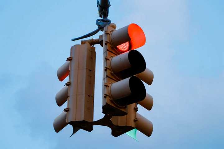 Guide on Nigerian traffic signs, road markings, and traffic light ...