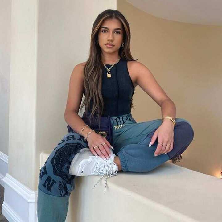 Azra Mian’s biography: age, height, boyfriend, twin, net worth - Legit.ng