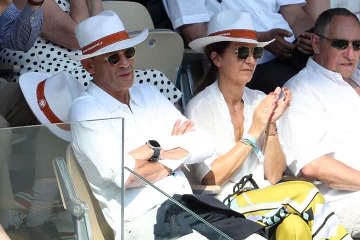 Julien Courbet : qui est Catherine, la femme de l'animateur ? - Legit.ng