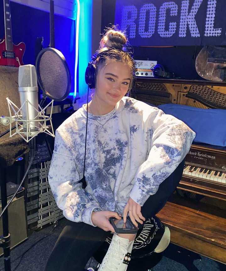 Lizzy Greene bio: Age, height, parents, boyfriend, net worth - Legit.ng