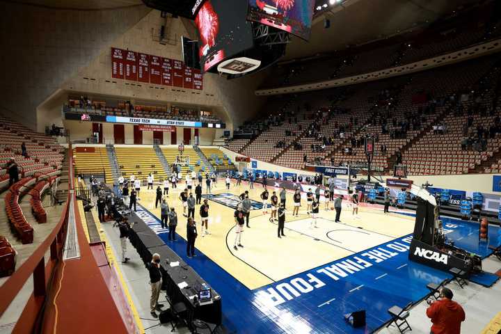 15 biggest college basketball arenas: inside NCAA's courts of giants ...