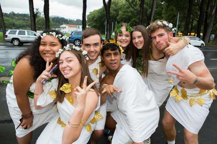 Toga party checklist: Complete guide on how to throw the ultimate toga ...