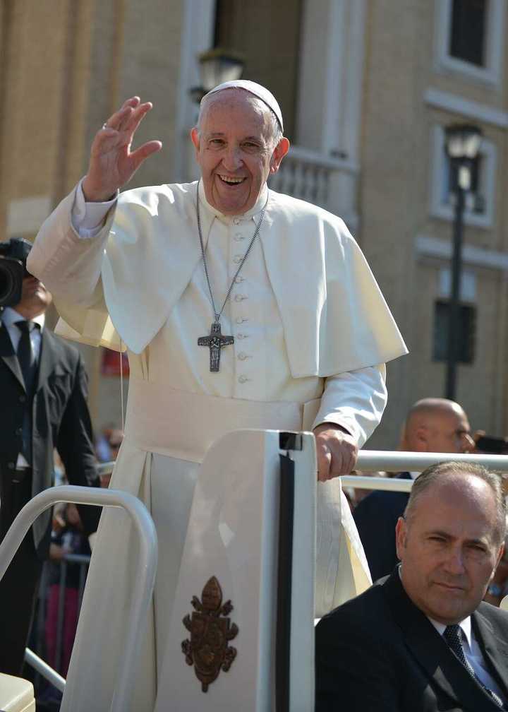 Crying Nun Very Close to Pope Francis Before His Passing Allowed to ...