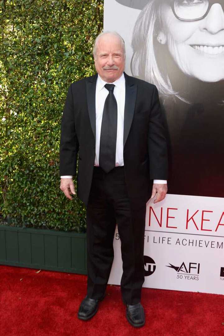 Short actors: 30 famous celebrities who are well under 6 feet - Legit.ng