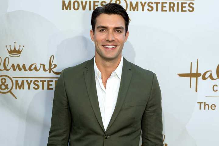 33 male Hallmark actors: The channel’s most popular leading men - Legit.ng