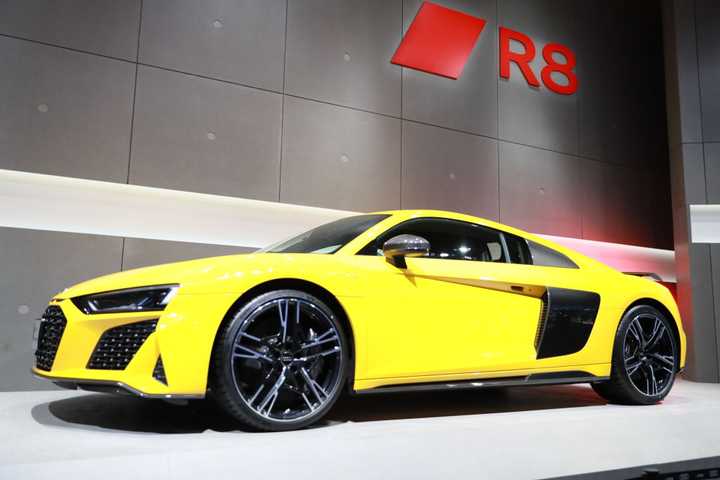 Top 25 coolest cars in the world (with photos) and their top speed ...