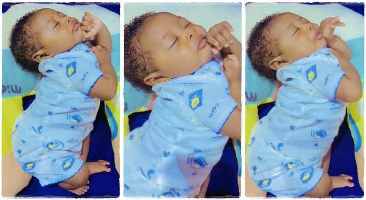 "She is Thinking": Funny Sleeping Position of Newborn Baby Surprises Her Mother, Video Causes ...