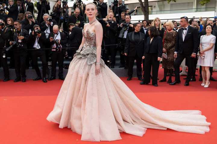 30 tallest actresses in the world: women of impressive stature - Legit.ng