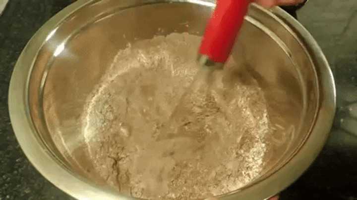 How to bake cake: A simple step by step tutorial for beginners - Legit.ng