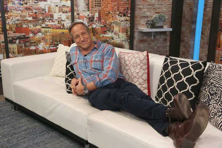 Does Mike Rowe have a wife? The TV host's personal life revealed - Legit.ng