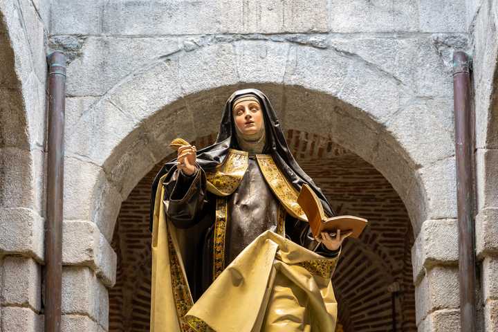 21 strong Catholic female saints and what they protect - Legit.ng