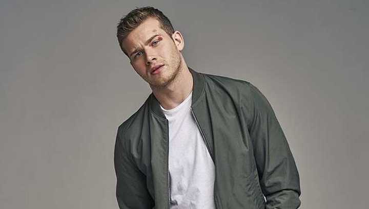 Oliver Stark bio: age, height, birthmark, tattoos, girlfriend - Legit.ng
