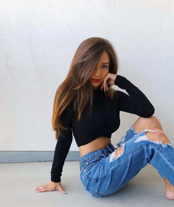 Taylor Alesia's biography: age, height, sister, boyfriend, net worth ...