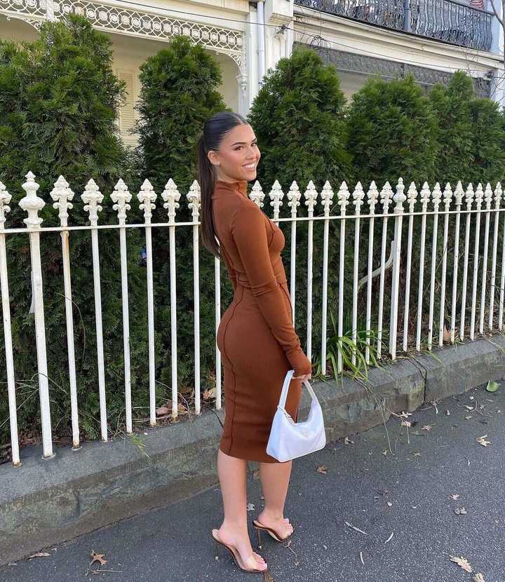 Leah Halton’s biography: age, height, parents, boyfriend, net worth ...