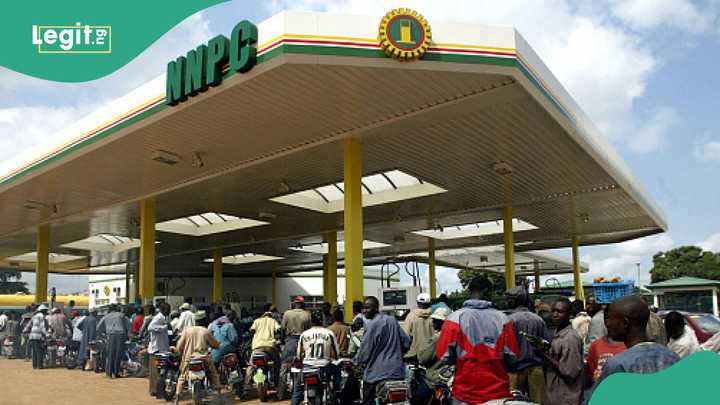 NNPC Crashes Petrol Prices to N860 Per Litre to Rival Dangote Refinery as Price War Intensifies ...