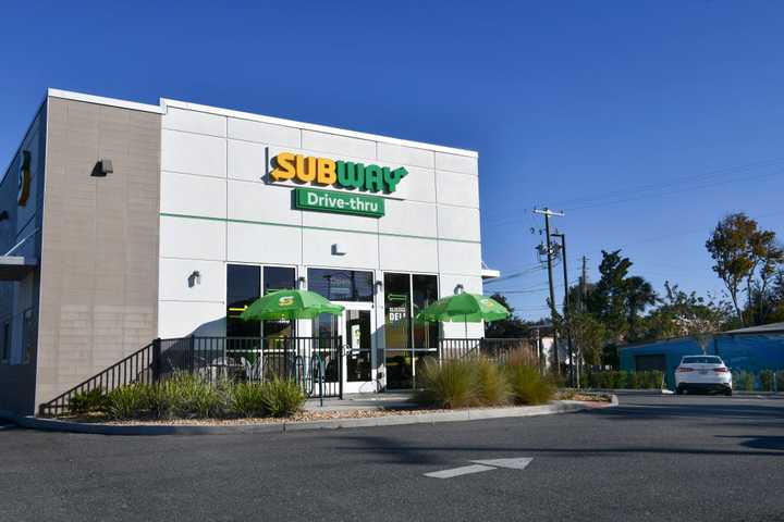 What was the first fast-food restaurant? 15 earliest fast food chains ...